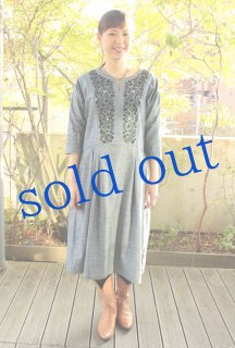 サンアントニーノ刺繍デザインパンジーと小鳥の刺繍ワンピール サンアントニーノ刺繍デザインパンジーと小鳥の刺繍ワンピール